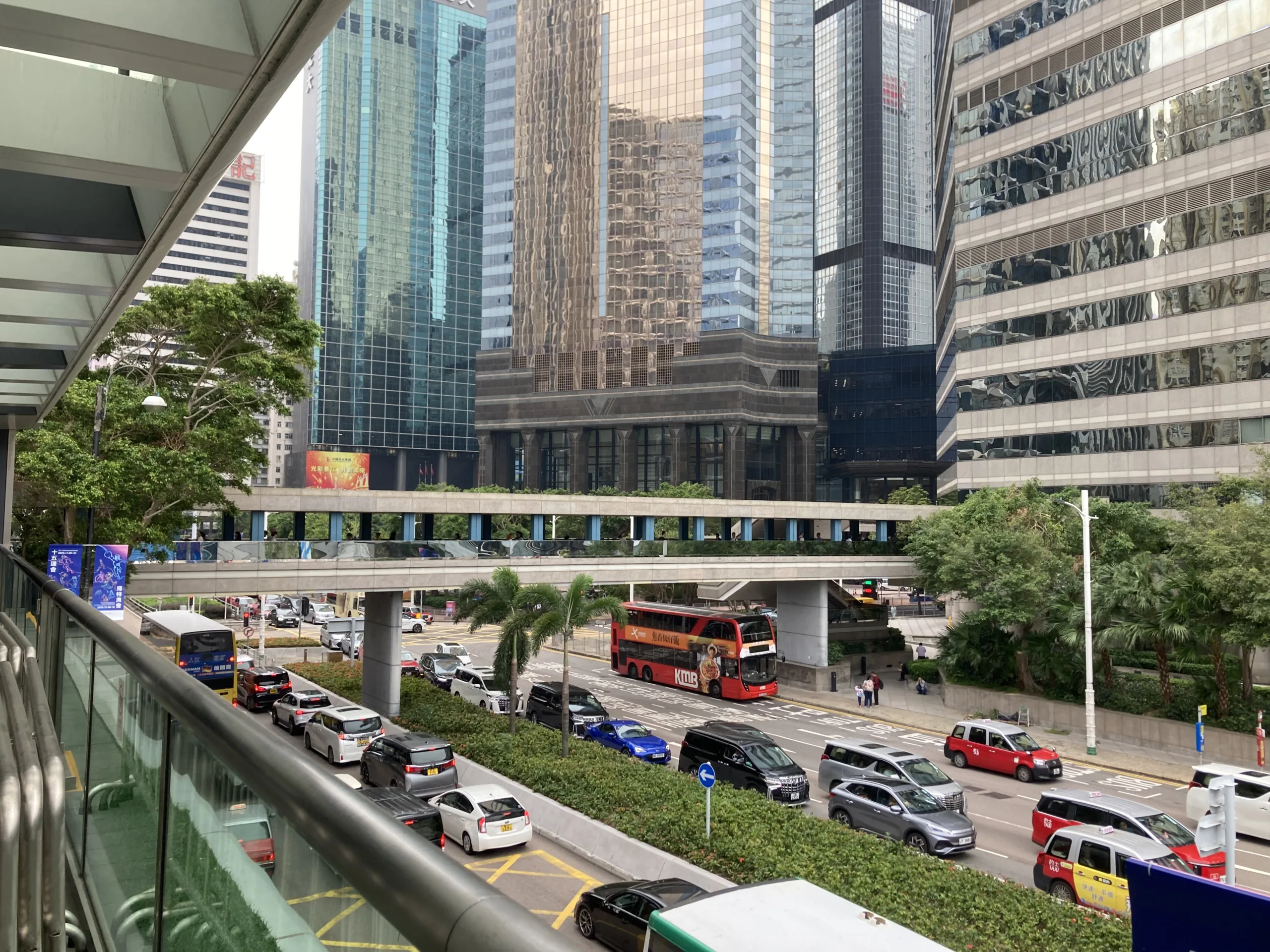 Bridges linking Central Plaza to HKCEC and HKCEC to Great Eagle Centre ...